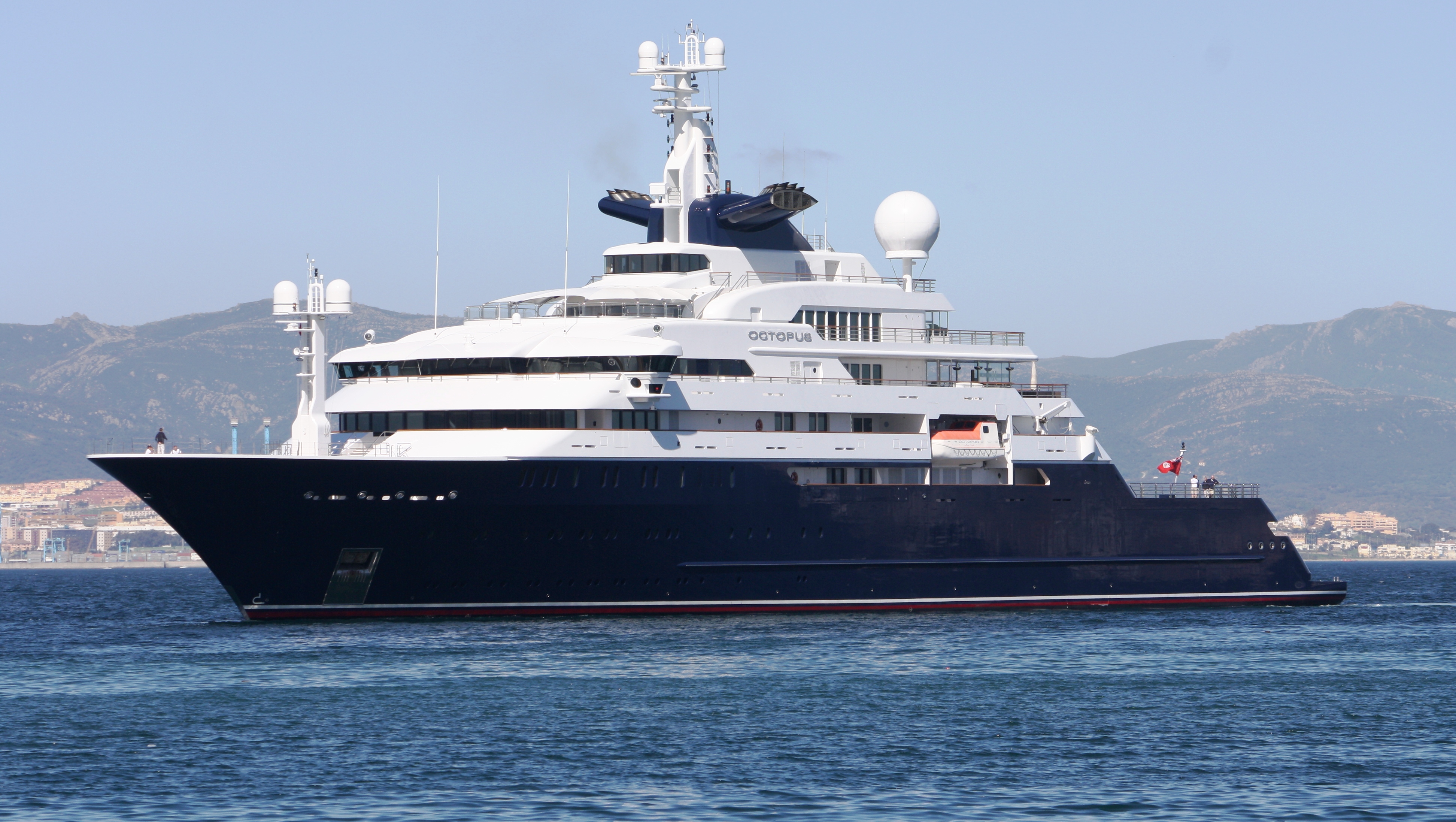 Yacht OCTOPUS, Lurssen | CHARTERWORLD Luxury Superyacht Charters